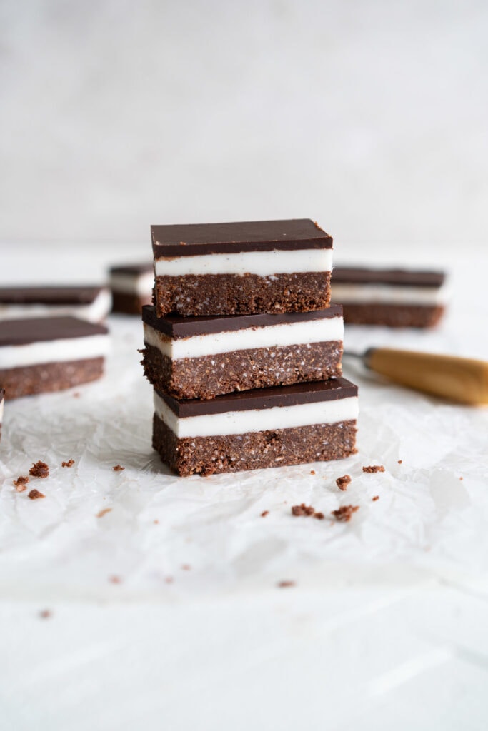 No-Bake Peppermint Slice (Mint Slice) - Cloudy Kitchen