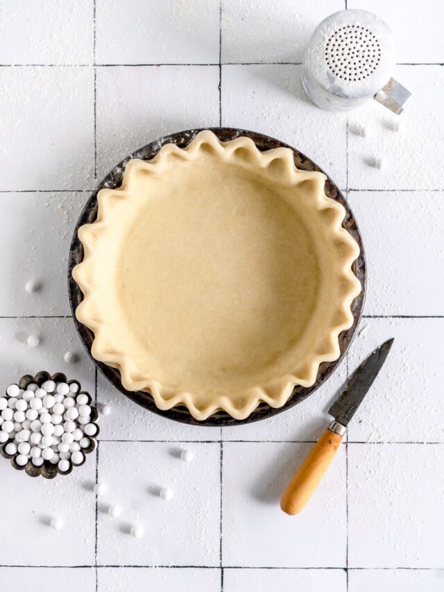 How to Par Bake a Pie Crust - Cloudy Kitchen