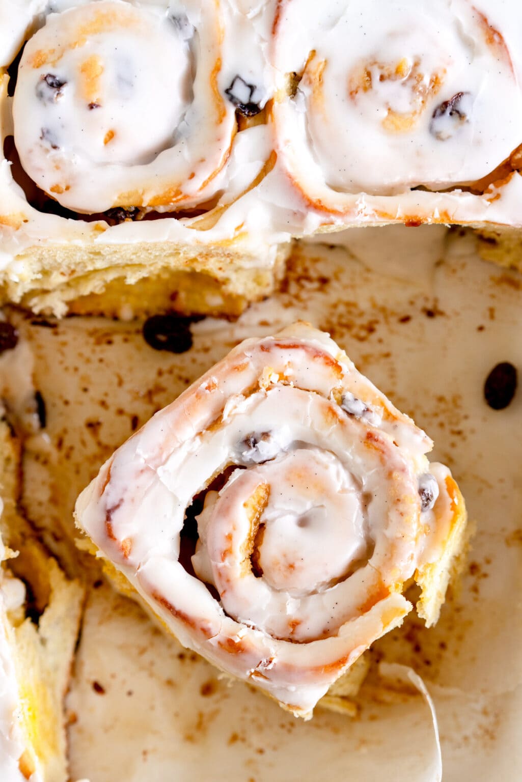 Chelsea Buns (Custard Raisin Buns) - Cloudy Kitchen