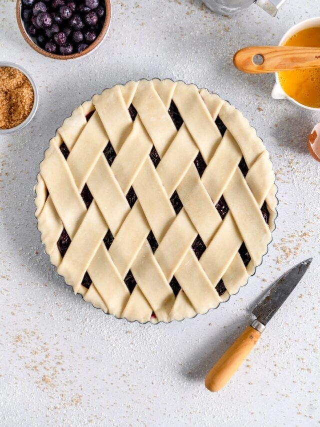 How to lattice a pie - Cloudy Kitchen