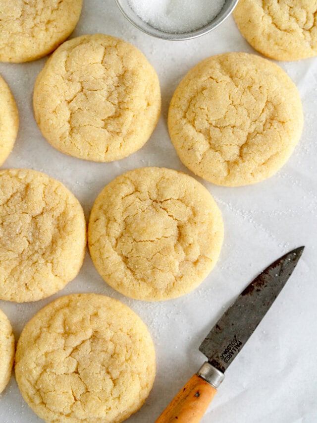 Easy Gingerbread Cookies - Cloudy Kitchen