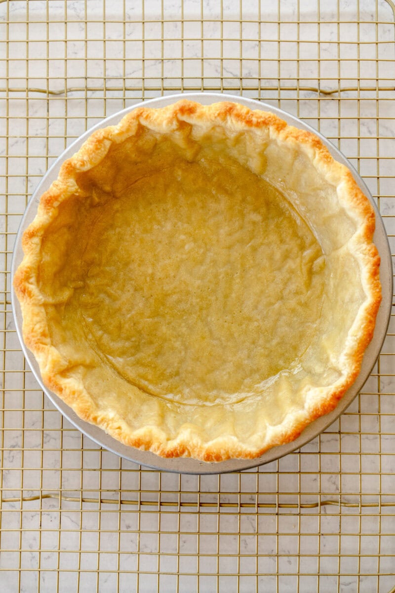 How To Blind Bake Pie Crust - Cloudy Kitchen